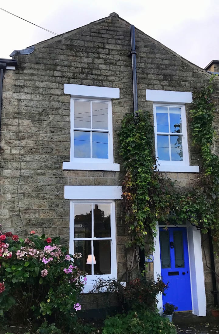 Eccentrically Rustic 200+ Yrs Georgian Guest Room - Glossop