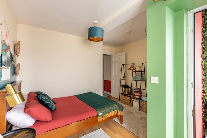 Stylish Private Room In Centrally-located Salthill - Galway