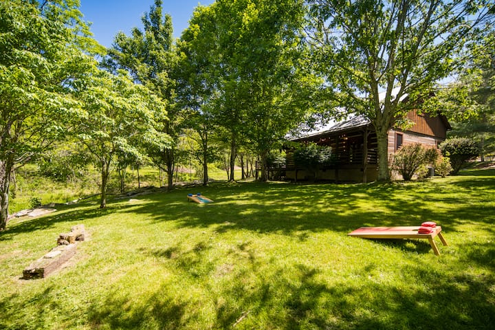 Peaceful & Private Log Cabin - Centrally Located - Boone, NC