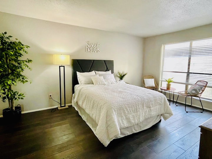 Best Location For Medical Center, 2b2b Condo - University Place - Houston