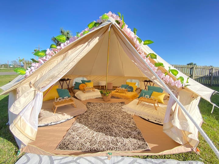 Beach Front Glamping Yurt - Crystal Beach, TX
