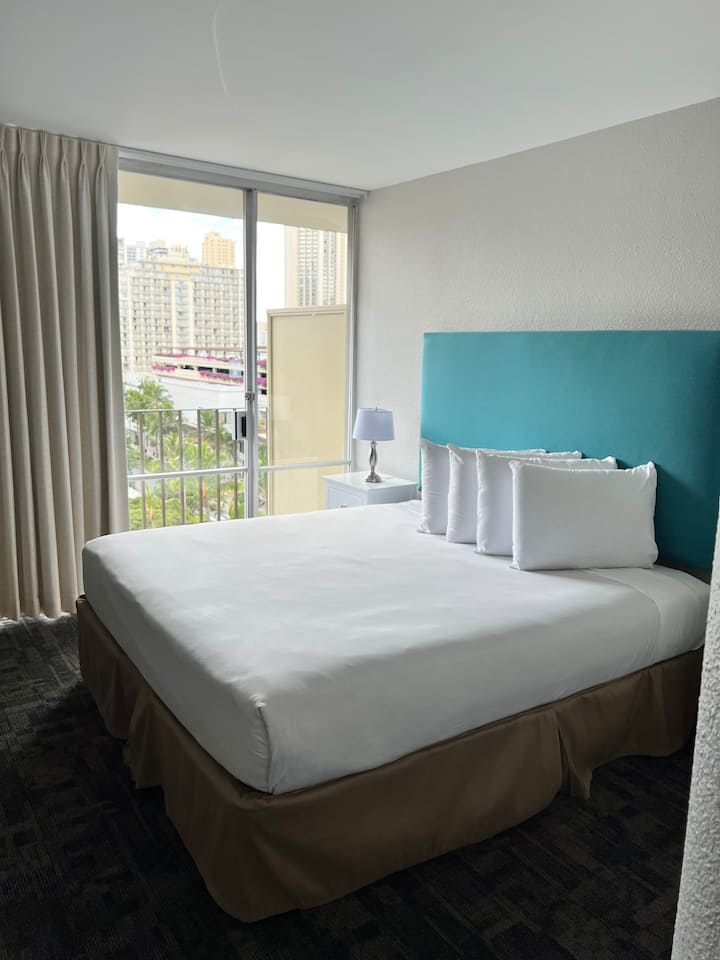 Newly Renovated King Studio Suite - Honolulu, HI