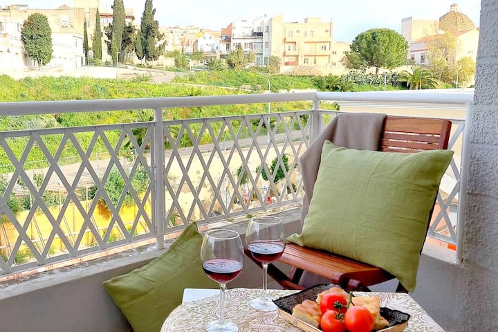 Charmant Appartement De Trois Pièces Avec Balcon - Cagliari