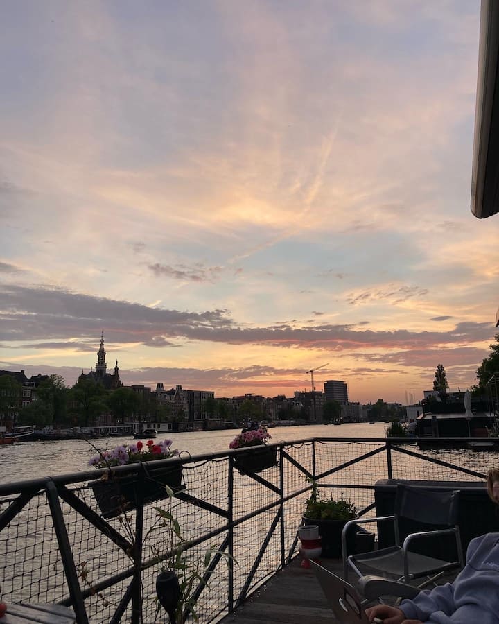 Woonark Eau De Vie: Uniek Spel Van Licht En Ruimte - Amsterdam