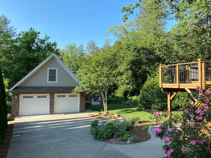 Adorable Detached Studio Minutes From Downtown - Asheville, NC