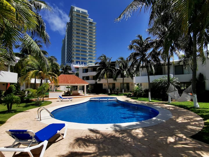 Cancun, Steps From Beach, Restaurants & Shopping - Cancún
