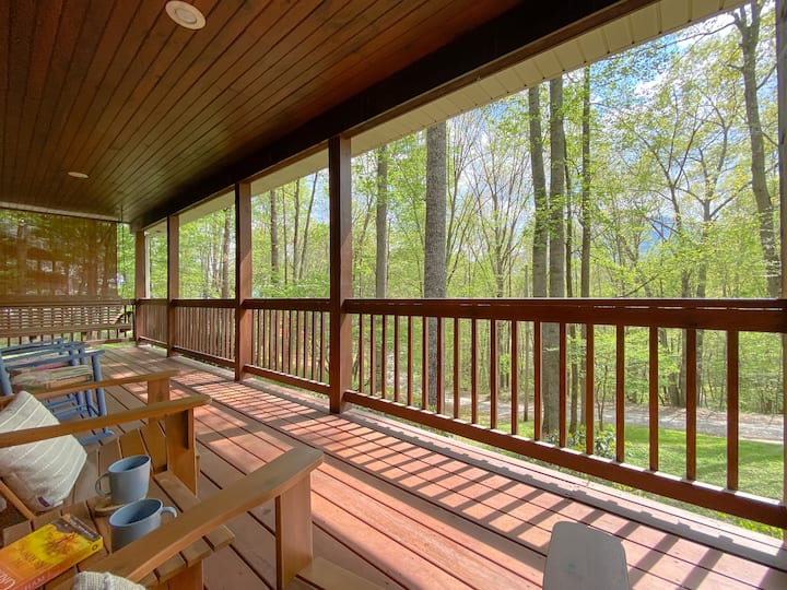 Mountain Retreat Log Cabin - Waynesville, NC