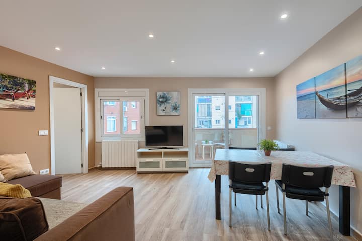 Plaza Cataluña Is Only 10 Metro Stations - L'Hospitalet de Llobregat