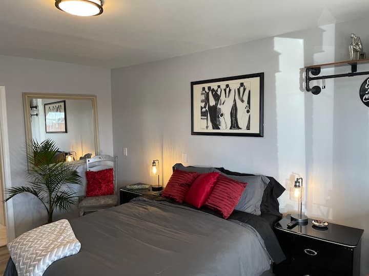11 Music Room Vintage Motel Ev Charging Available - Lakewood, CO