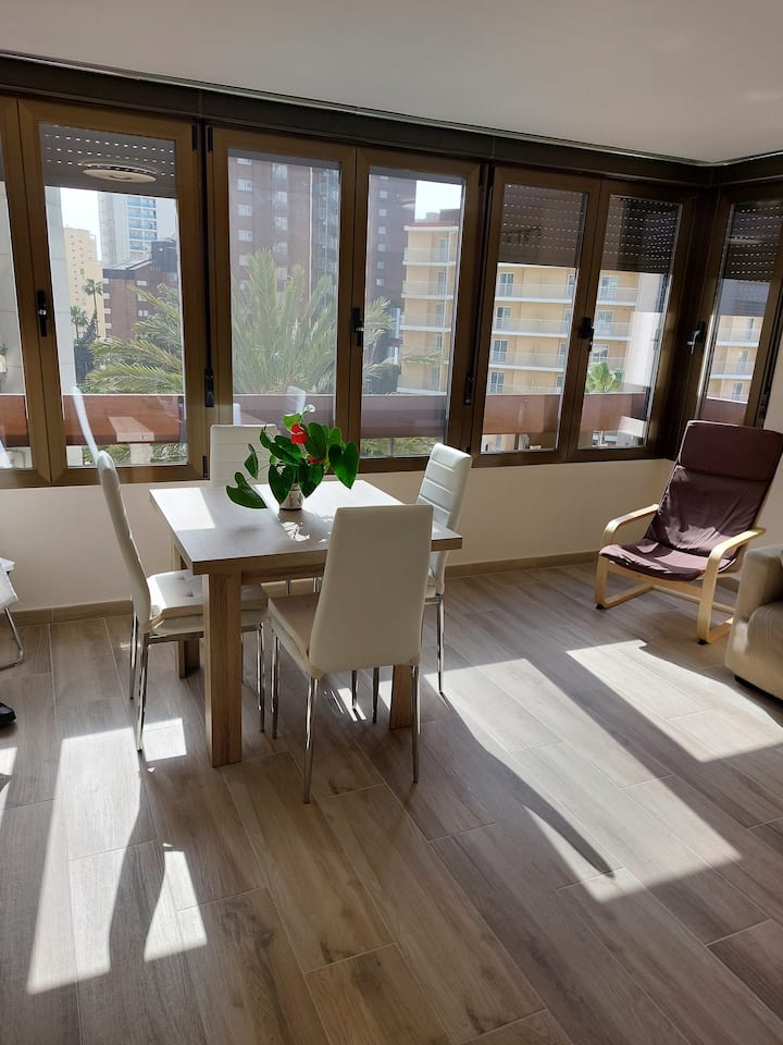 Espacioso Apartamento En Benidorm - Benidorm