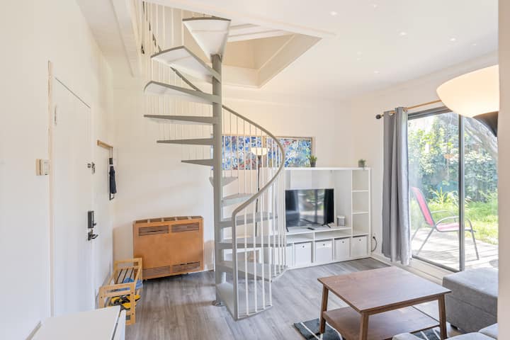 Cozy & Cheerful Loft/ Town House, By Ashby Bart - Berkeley, CA