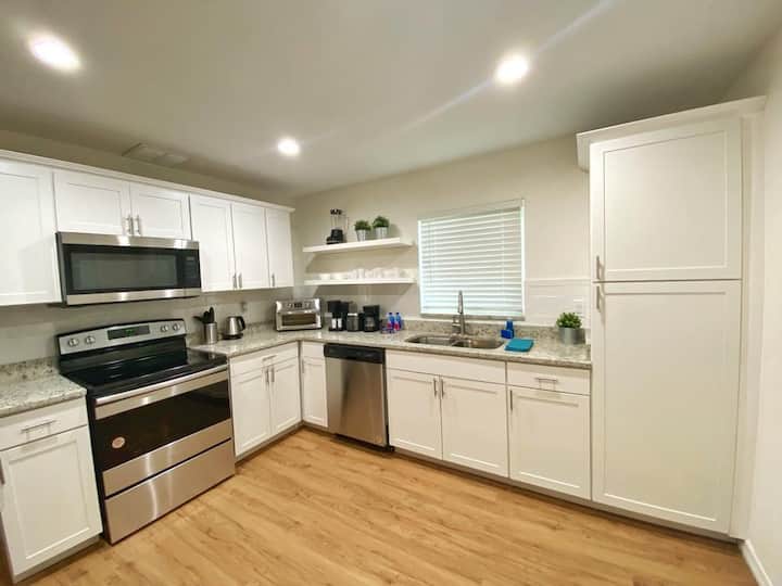 *New*sunshine Gorgeous- 3bd/2ba -Private Backyard! - Daytona Beach