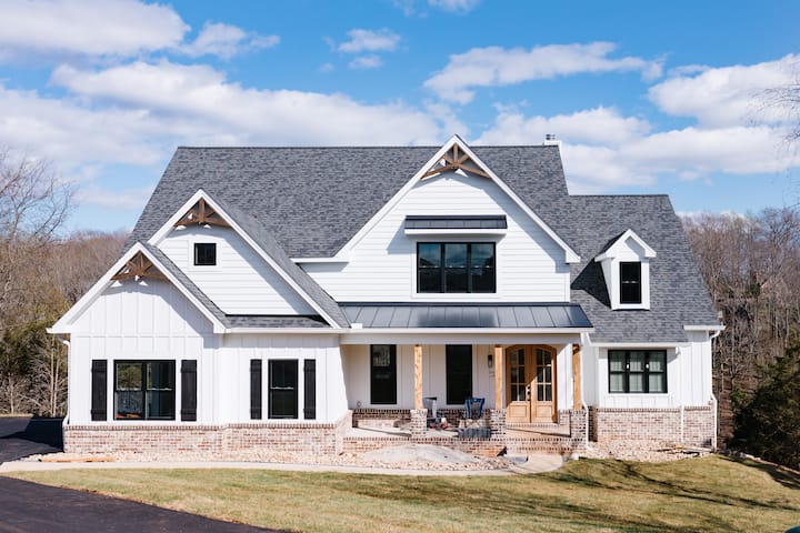 Cheerful And Bright 5 Bedroom Lake Home - Lynchburg, VA