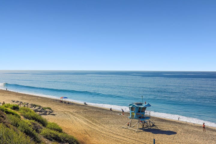 Steps To Beach.  Upgraded Beach Cottage Sleeps 7 - Carlsbad, CA