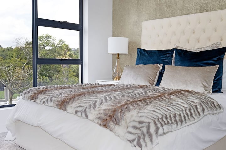 Modern 2bd Apartment With Pool, Gym & Backup Power - Sandton