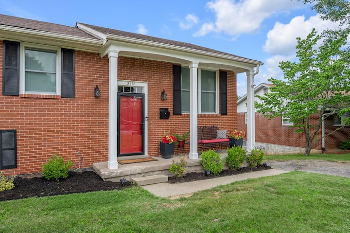 Cozy, Fun, Relaxing 4bd, 2bth Home Near Keeneland. - Lexington, KY