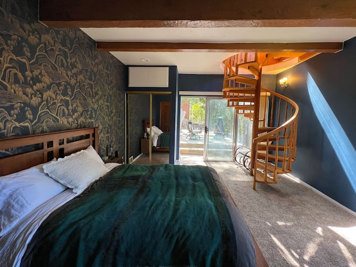 Charming 1926 Cottage Perched Above Lake Arrowhead - Lake Arrowhead, CA