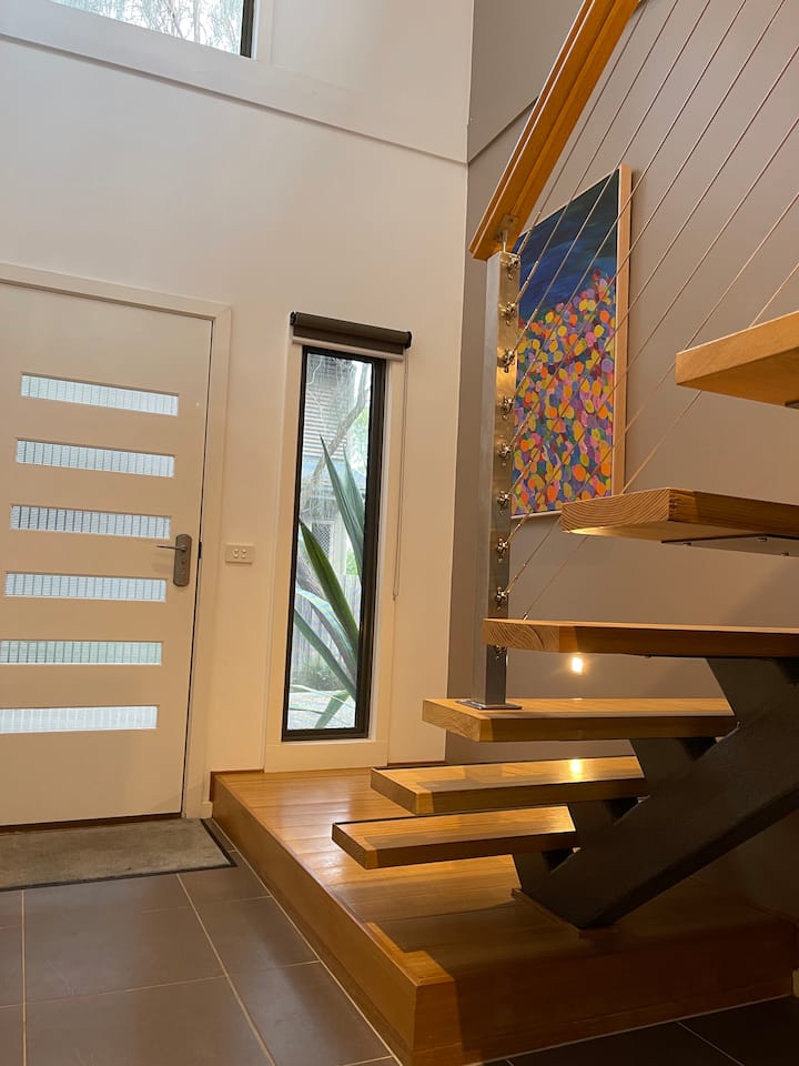 Modern Three Bedroom Townhouse In Old Torquay - オーストラリア トーキー