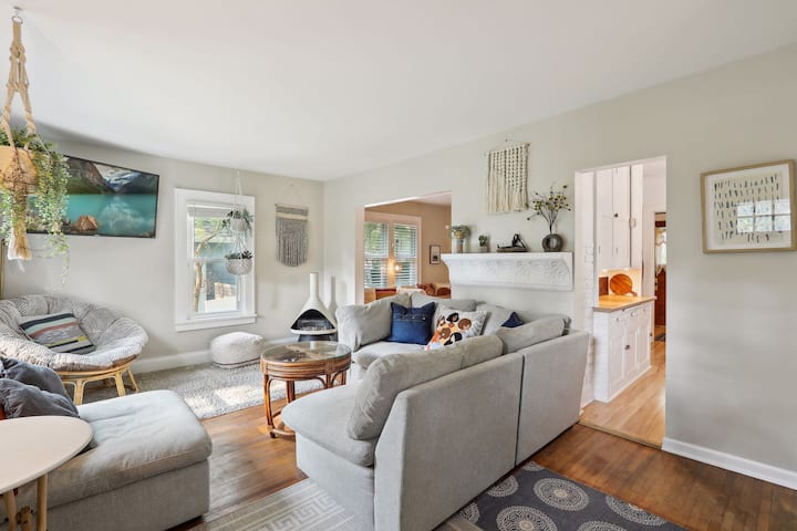 Northeast Cozy Cottage - Minneapolis, MN