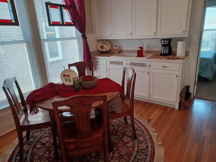 Victorian Charm College View-up To 2 Suites Avail - Lincoln, NE