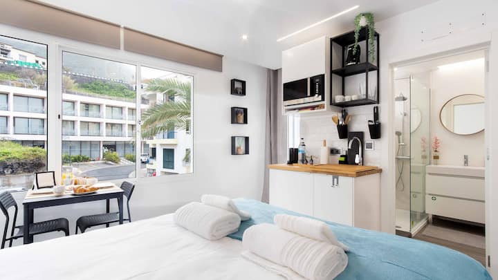 11 - Modern Studio With Mountain View - Porto Moniz