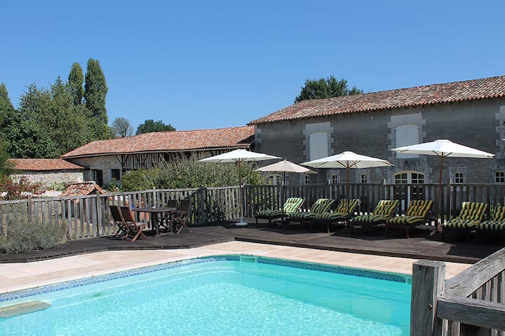 Gîtes En Dordogne Avec Piscine Pour 20 Personnes - Dordogne