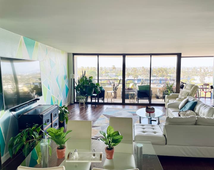 Luxe Venice Condo 2 Bed Beach, Views & Pool - El Segundo, CA