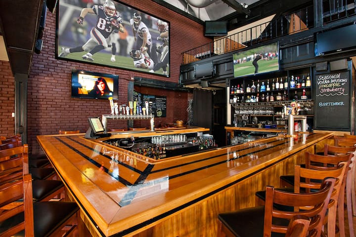 Fun Condo Right On Main Street - The Hyannis Room - Cape Cod, MA