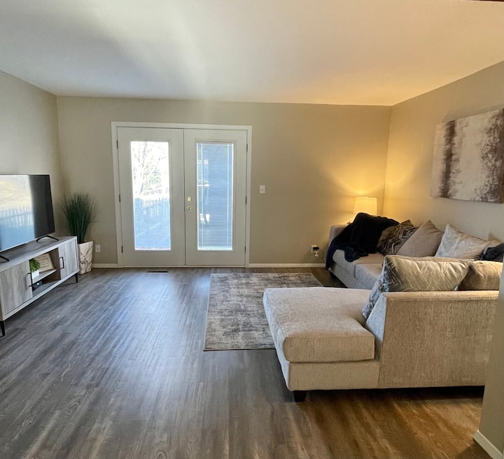 Spacious 2 Bedroom Townhouse With Patio - 네브래스카