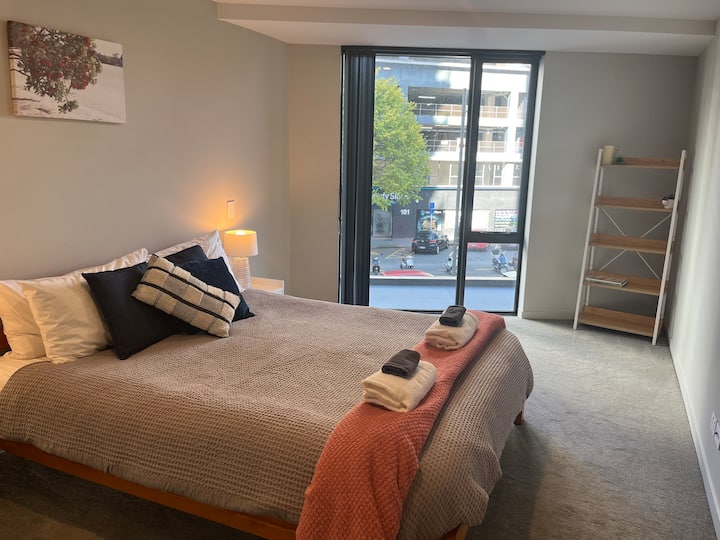 Unbeatable Location At Pinnacle On Victoria! - Wellington