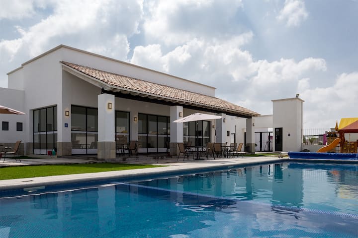 Casa Equipada Con Terraza, Zona Norte, Facturamos - León