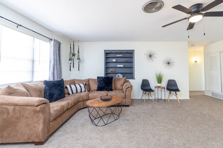 Cozy Chic Modern Feel In A Quiet Neighborhood! - San Angelo, TX