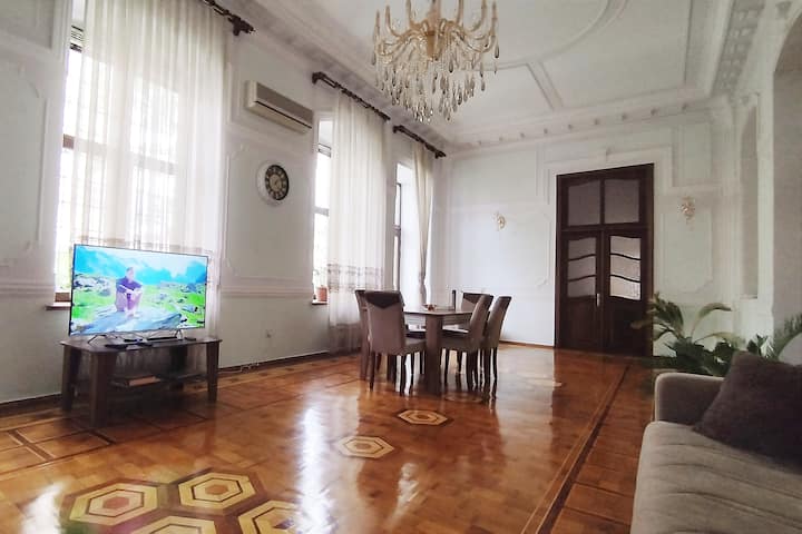 Просторный Апартамент в центре Баку - Baku