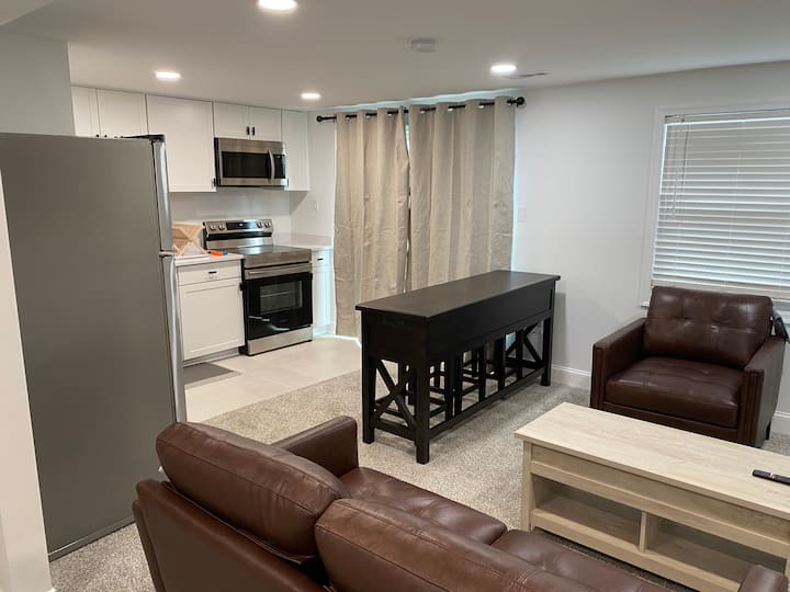 Ultramodern, Private & Cozy Basement Apartment - Burke, VA