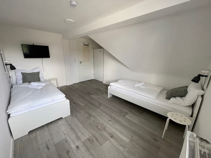 Lovely Family Apartment With 4 Beds - Hannover