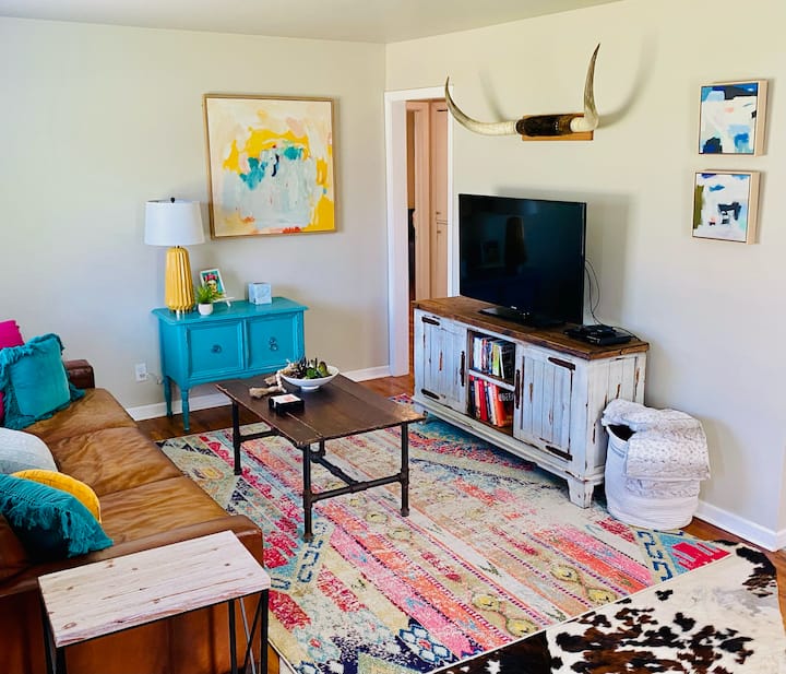Cozy 2 Bedroom Brookside Bungalow - Tulsa, OK