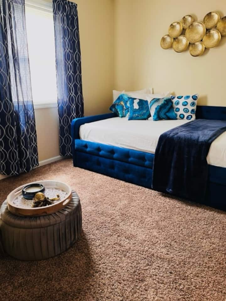 1 Private Bedroom/bath Close To Stadium Aqua Room - Morgantown, WV