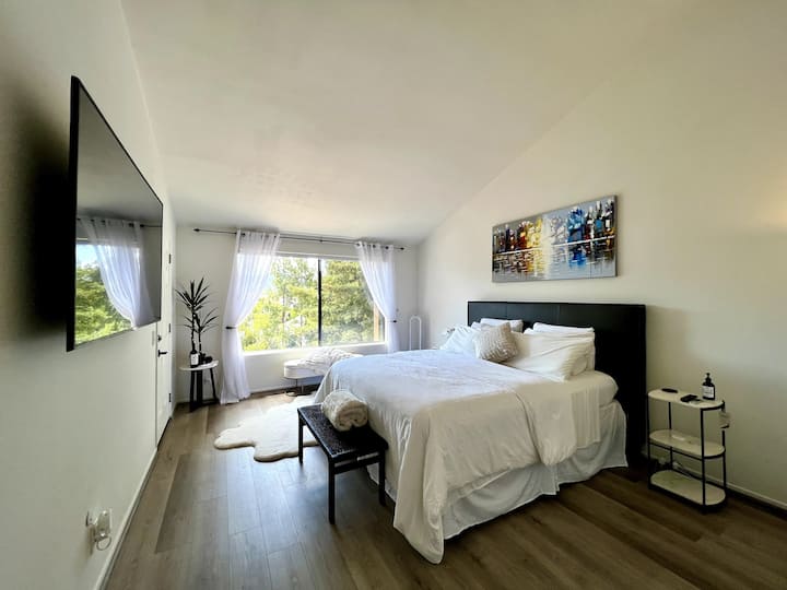 The Oaks Chateau - Master Ensuite + Balcony - Thousand Oaks, CA