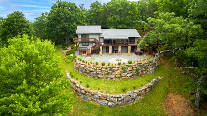 Ridge View - Hot Tub-fireplace-fire Pit - Young Harris, GA