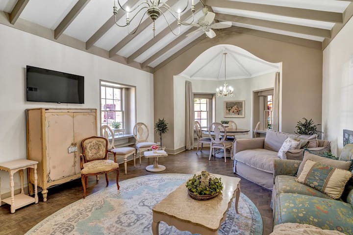 The Brick Street Suite
At Azaleas Nest - 泰勒