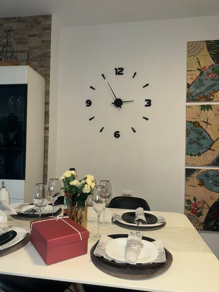 Apartment Black & White - Balkanets