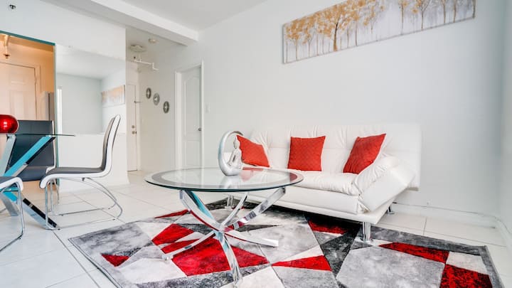 Amazing Apartment In Miami Beach - Miami Beach, FL