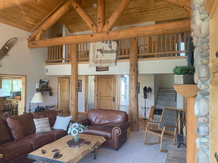 Mountaintop Cabin. Views, Games & More. Sleeps 12+ - Shaver Lake, CA
