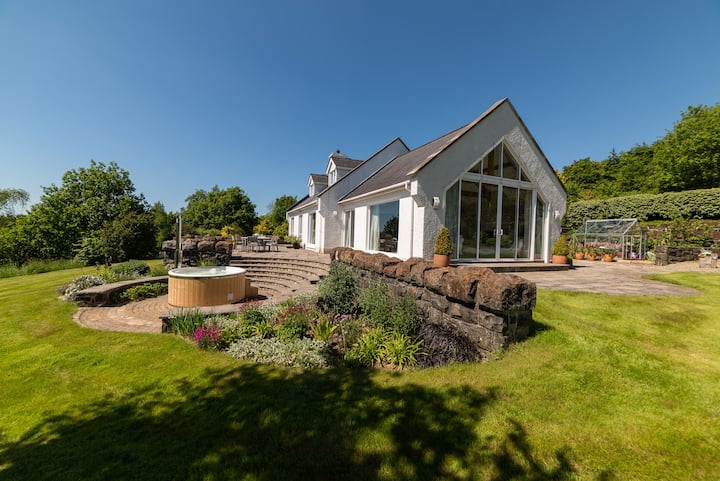 Stunning North Coast Villa, River View Hot Tub 20+ - Ballymoney