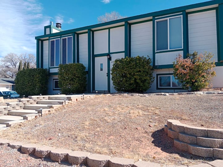 Adorable 2br Upper Unit House In Friendly Neighbor - Page