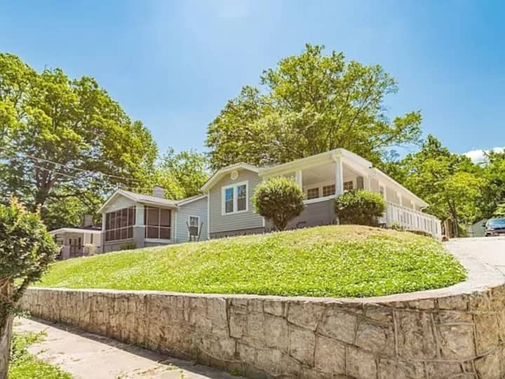 Sweet Sylvan Hills 3/2 - Ten Minutes To Airport - Atlanta, GA