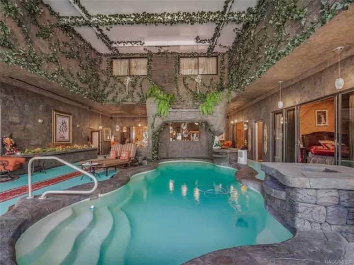 Indoor Pool & Waterfalls 4 Bedroom 3.5 Bath - Homosassa