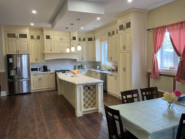 Entire Cottage, 3 Bedrooms And 4 Washrooms - 와사가 비치