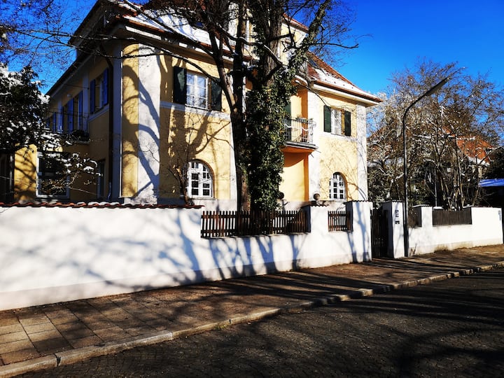 Enjoy The Summer In A Villa Close By The River - München