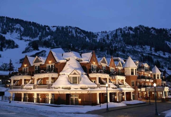 Studio Aspen Mountain Residences, By Gondola - Aspen, CO